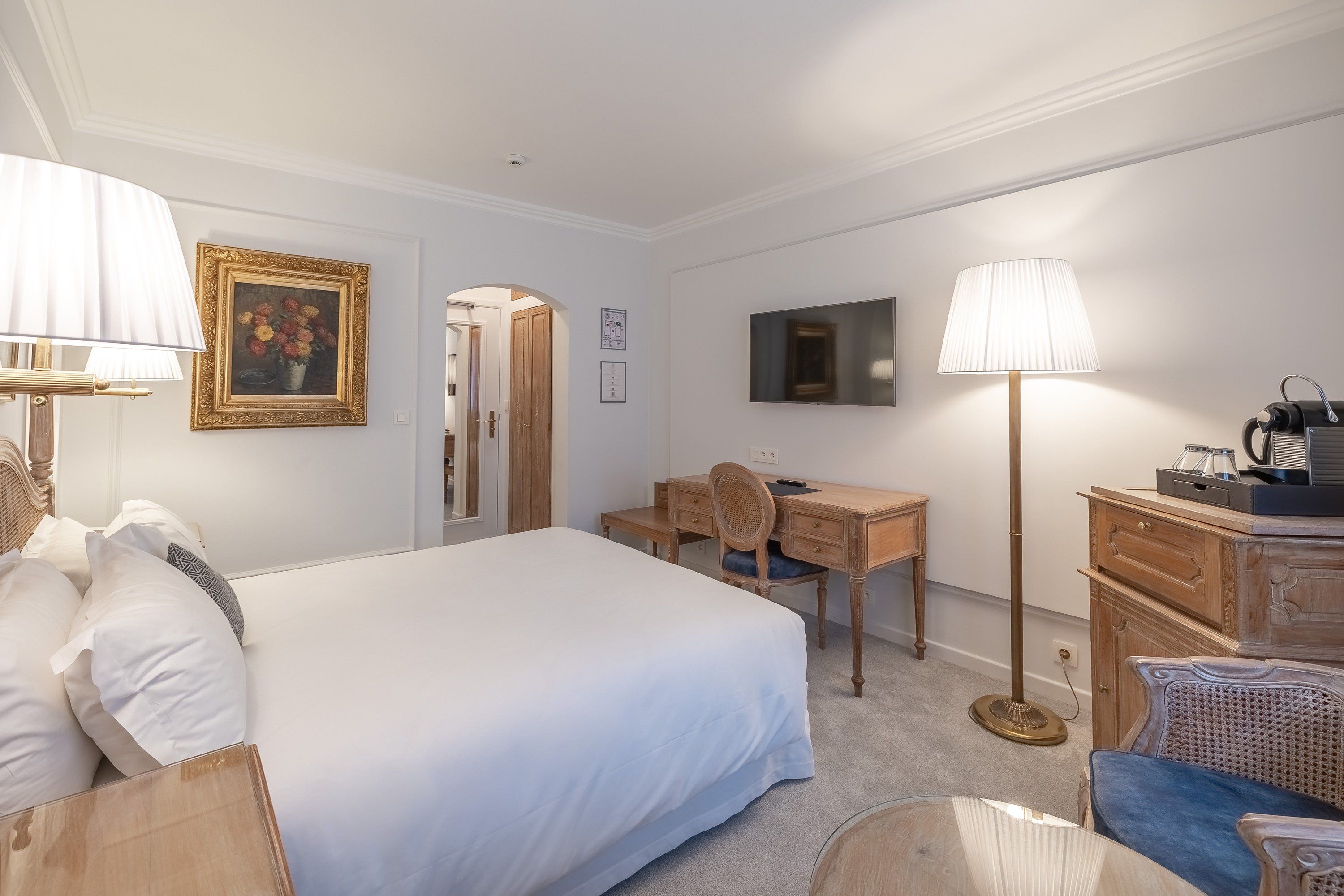 Hotel Manos Stephanie from AED 599. Brussels Hotel Deals & Reviews - KAYAK